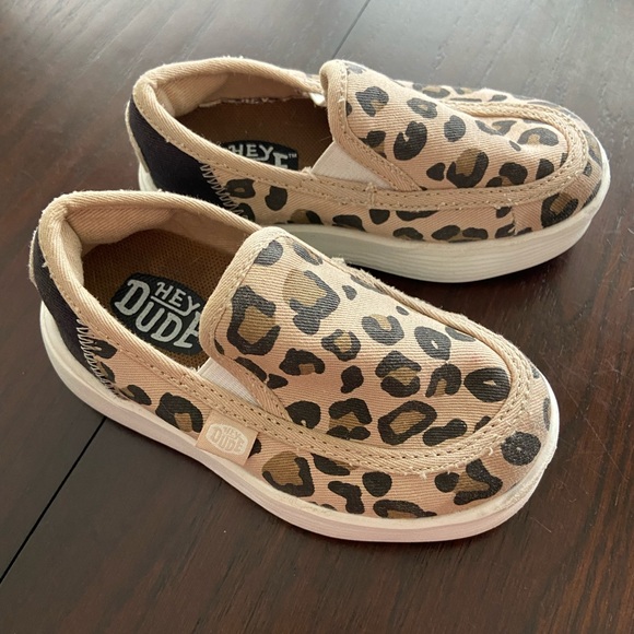 Hey Dude | Shoes | Hey Dude Cheetah Little Kids Slip On Shoes Sz 9 ...